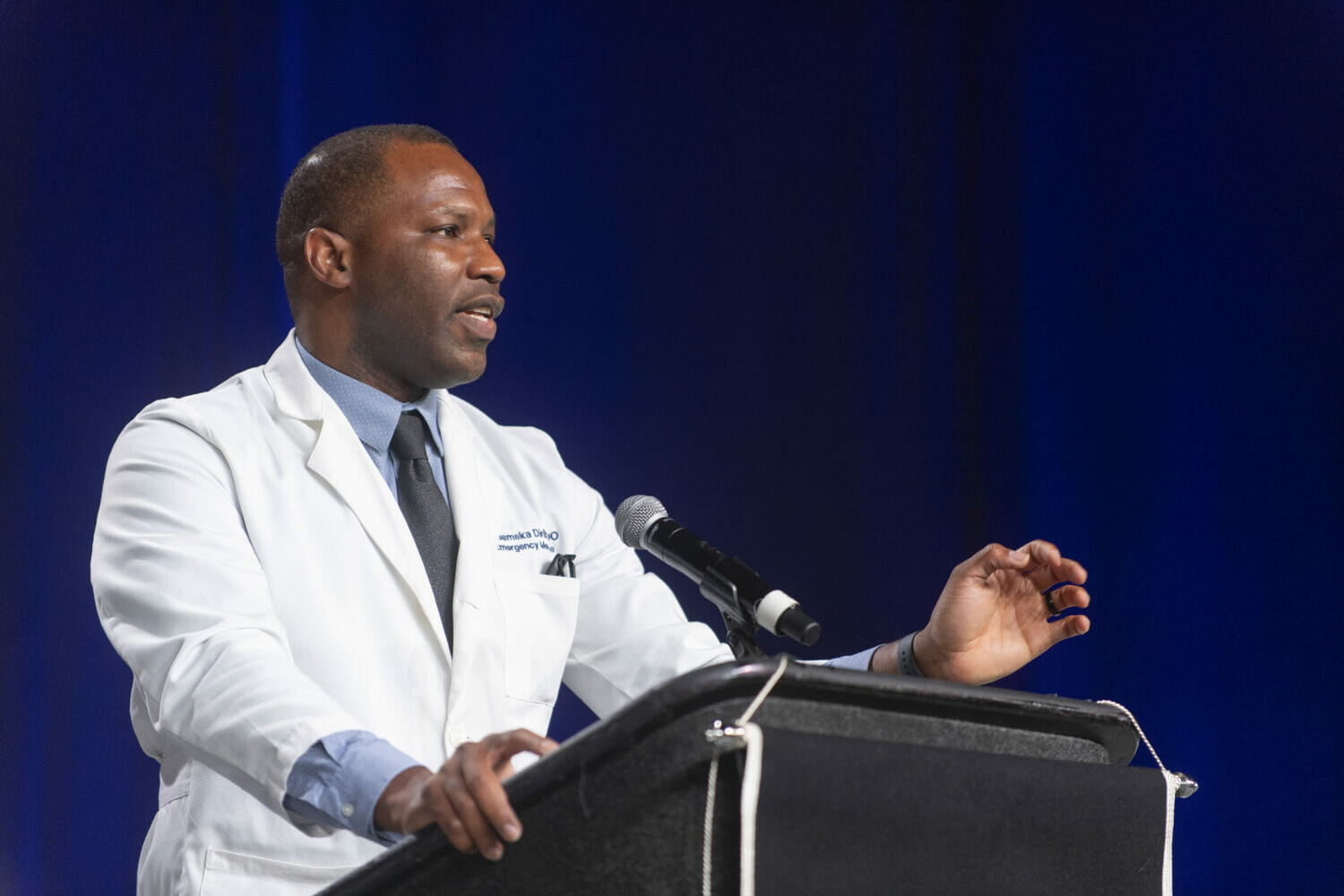 WesternU COMP students don ‘symbol of trust’ for the first time | WesternU News